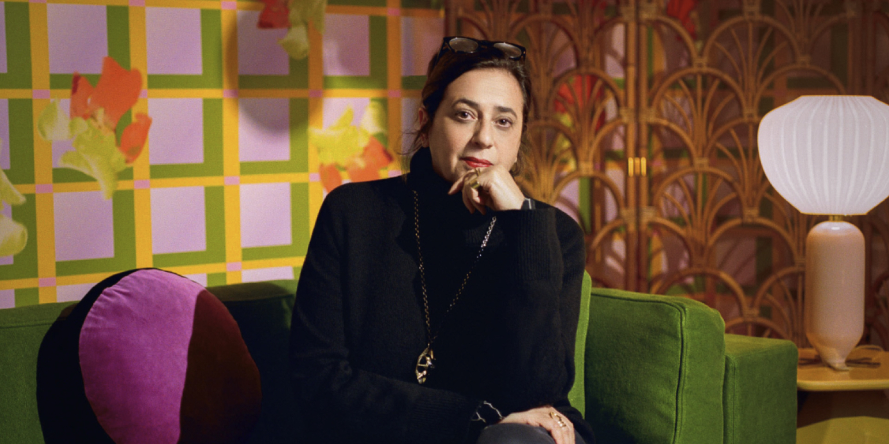 INDIA MAHDAVI – L’art du design coloré entre mobilier, scénographie et ...